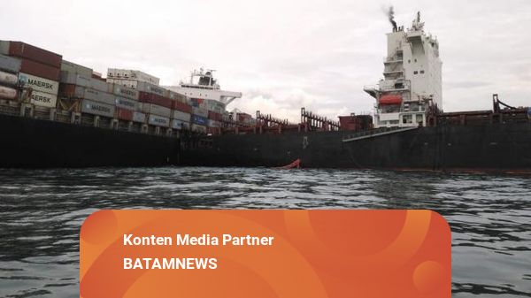 Jasalindo Evakuasi Kapal Kargo Kandas MV Tina I dari Perairan Batam | kumparan.com